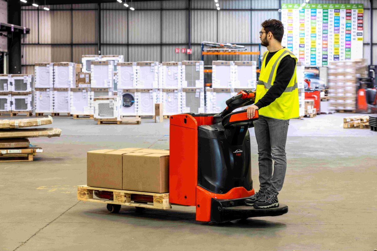 New pallet trucks, pallet stackers and double stackers from Linde ...